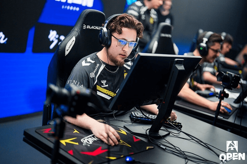 ZywOo CS2 Pro 设置：十字准线、鼠标灵敏度和视图模型